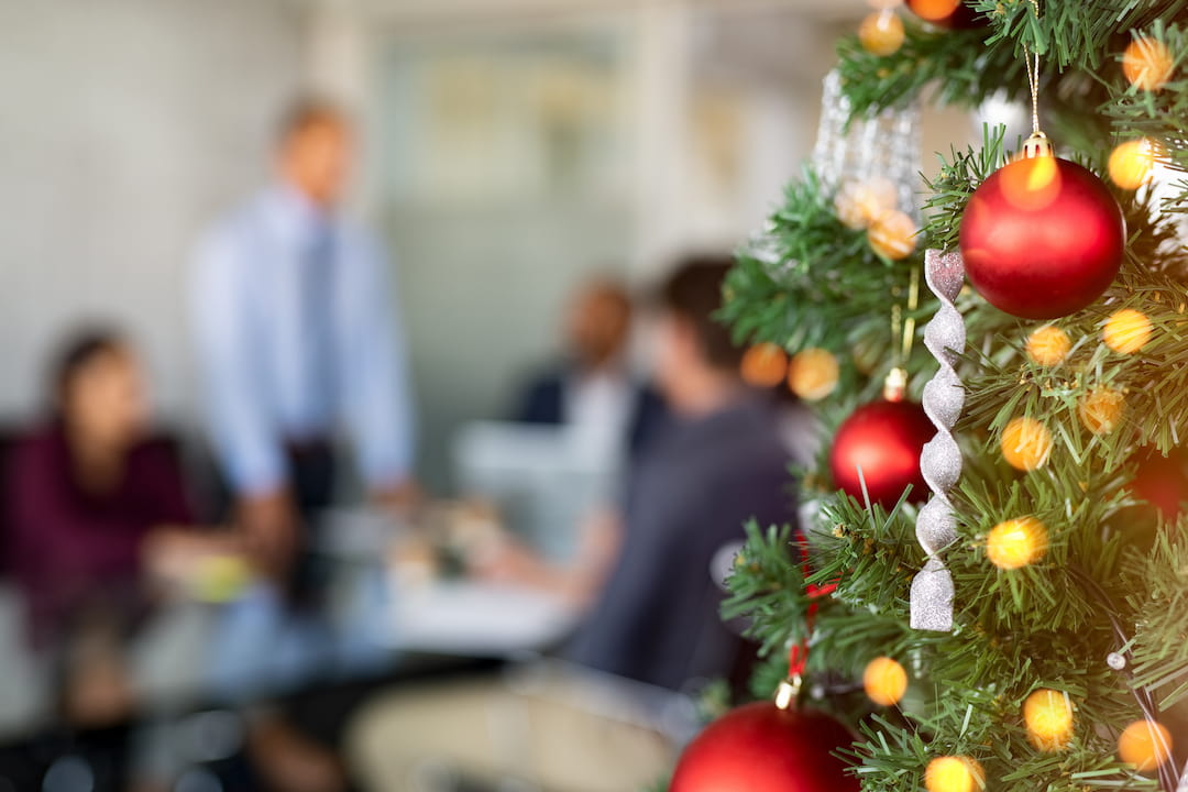 15 Ideas for Holiday Team Building | Teamraderie
